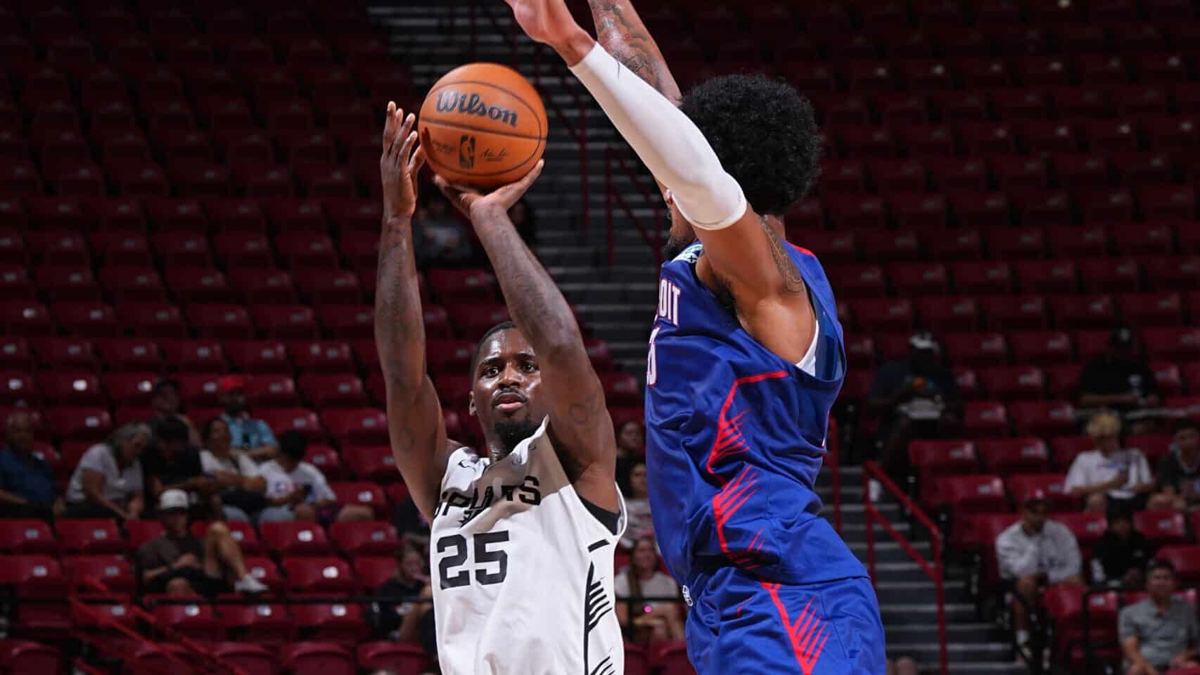 NBA 2K26 Summer League: David Jones-García Sparks Spurs Kolem Pístů ...
